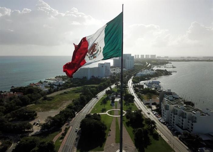 Banderas monumentales de México distinguen varias puntos | BajaPress