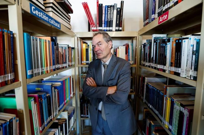 Ignacio Vidal-Folch: "La ficción redondea la vida de | BajaPress