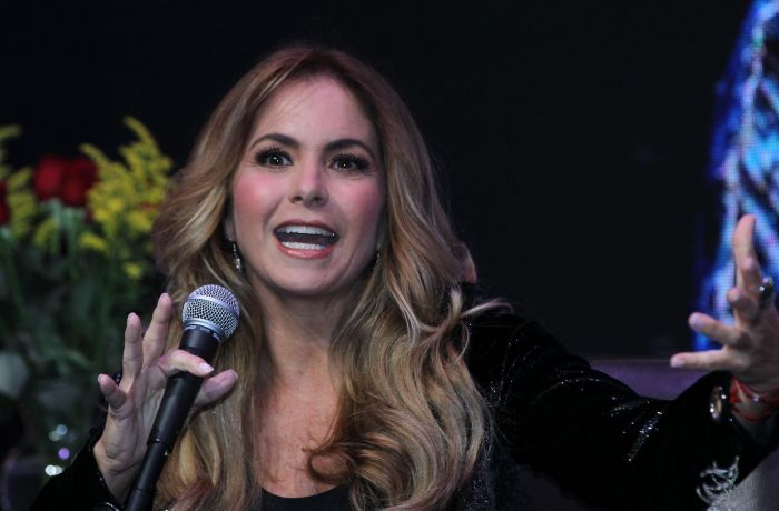 Lucero lanza su propia marca de ropa y zapatos gracias a | BajaPress