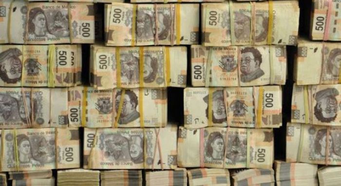 Policía detiene a dos personas con 20 millones de pesos en | BajaPress
